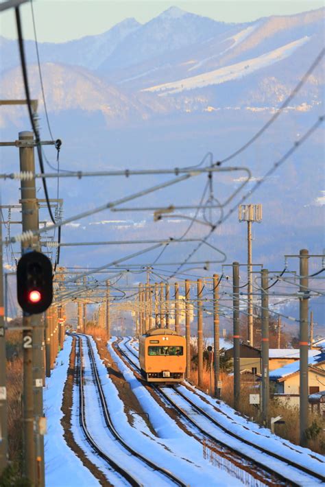 大山のスキー場と列車 By Koyama Nishi （id：6417949） 写真共有サイトphotohito