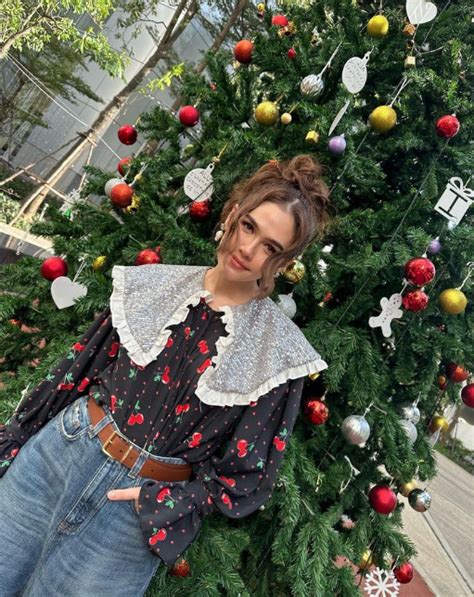 ถ่ายรูปกับต้นคริสต์มาส 25 ไอเดีย อัปโซเชียลเมื่อไรก็เป๊ะ