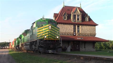 Long Stack Train Nbsr 121 Slowly Passing Historic Train Station At