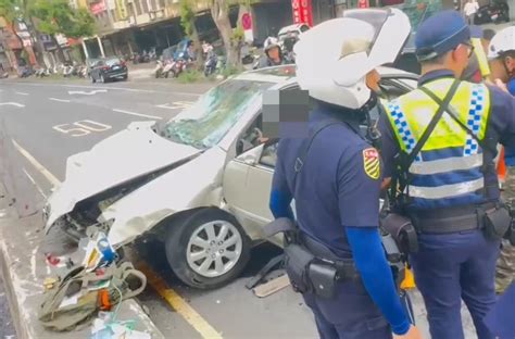 影台南高中生家中做「硝糖火箭」整支燒起來！一家四口急逃
