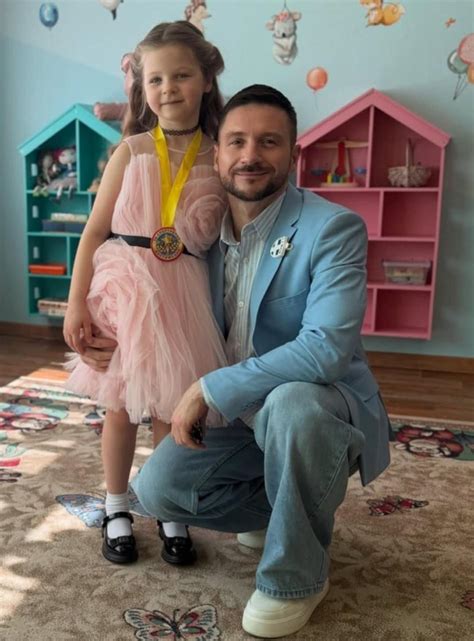 Интересное В детском саду дочери Сергея Лазарева прошел первый выпускной бал Одна из