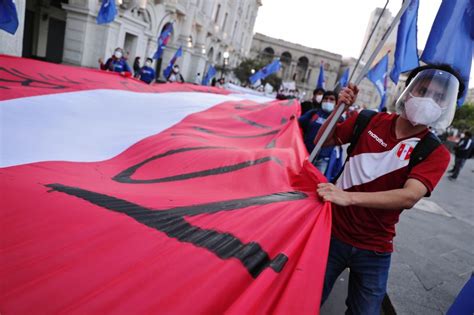 Los Jóvenes De Perú Forzaron La Renuncia De Un Presidente Ahora Van