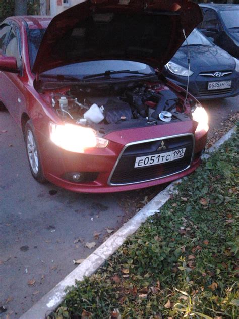 Замена ламп ближнего света — Mitsubishi Lancer X, 1,6 л, 2012 года ...