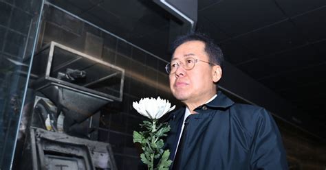 [포토뉴스]홍준표 대구시장 중앙로역 기억공간 헌화·참배