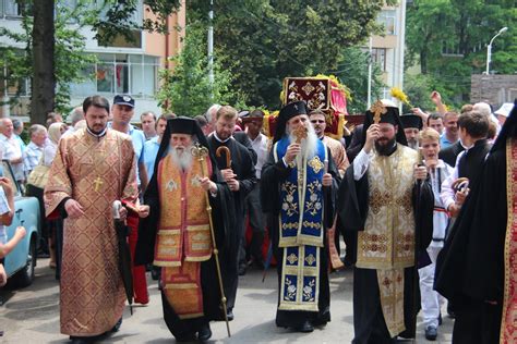 Procesiune cu moaştele Sfântului Ioan cel Nou de la Suceava Doxologia