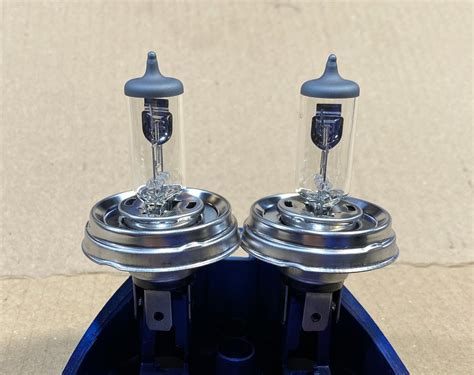 Lot De 2 Ampoules Code Européen équipés H4 55 à Vendre