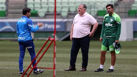 Diretor de futebol do Palmeiras Anderson Barros defende a não
