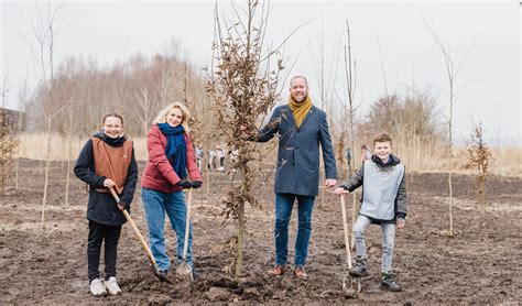 Zapp Presentatrice Janouk Kelderman Bij Boomfeestdag In Harderwijk