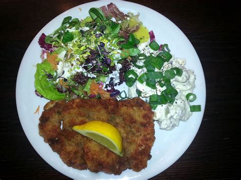 Schnitzel „wiener Art Mit Omas Kartoffelsalat Kabel Eins