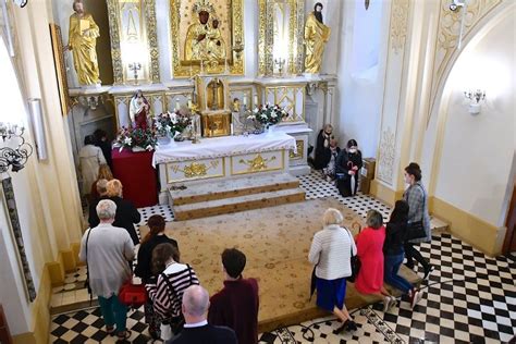 Niewodnica Kościelna Na uroczystości odpustowe ku czci św Antoniego przybyli wierni z całej