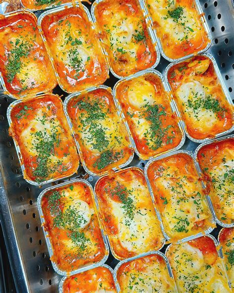 양명여고 소통급식🫶 캠핑가자아아아🌸🪷🏵🌴🌳 우리 양여 모두우우 캠핑가요~♡ 오늘은 캠핑⛺너낌을 내서 해물모둠관자구이를 만들어봤어요👍🏻 맛있고 건강한 봄날의 급식😍