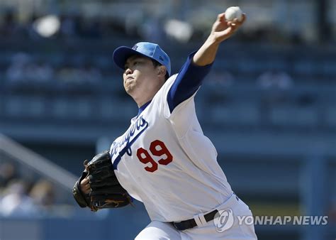 ′전국구′ 류현진 7이닝 2실점 ′비자책′10승 또 불발 연합뉴스