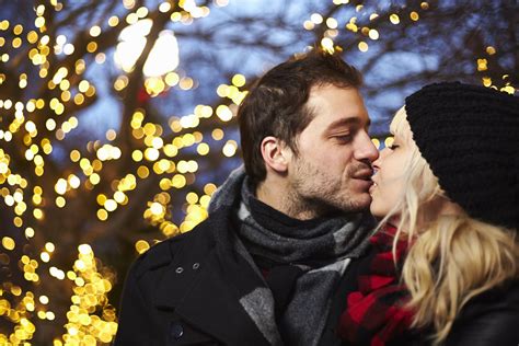 4 Tips To Survive Dating During The Holidays