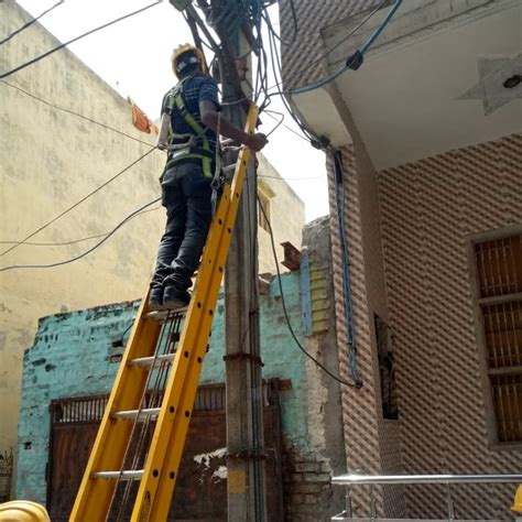 What Type Of Ladder To Use For Electrical Work Storables