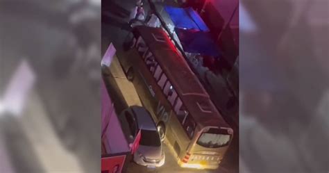 隔離巴士深夜發車意外翻覆釀27死20傷 家屬指控司機疲勞駕駛 國際 Ctwant