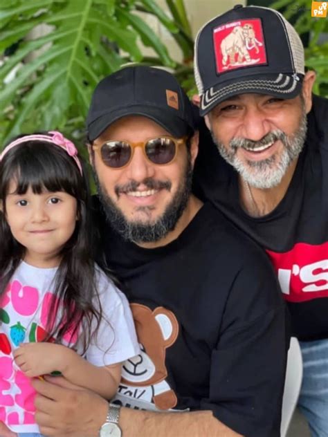 پیری زودرس جواد عزتی در کنار عکسی که از زخم کاری 2