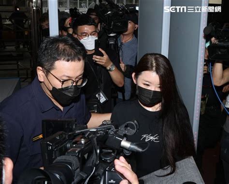 檢討被害人！小紅老師爆nono性騷「反遭網暴」：我可以x妳嗎？ Yahoo奇摩汽車機車