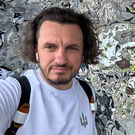 Ще один дворик київського Подолу Мені в кадр потрапив дуже старий