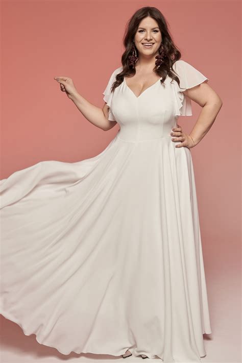 Suknia ślubna plus size biała z odkrytymi plecami