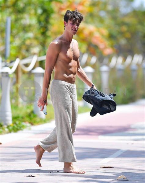 Shawn Mendes Access 7 De Mai De 2022 às 1759 Candids Shawn Na