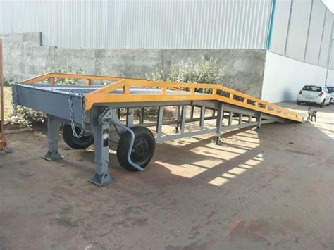 Scissor Movable Dock Ramp For Industrial Sizecapacity 1 Ton At Rs