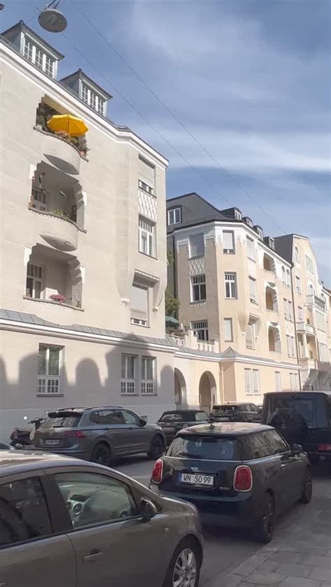 【戦前後のミュンヘンの建物】 ミュンヘンは第二次世界大戦の時、ナチスドイツの中心都市だった。爆撃された回数は71回に上る。 いまだにその影響は