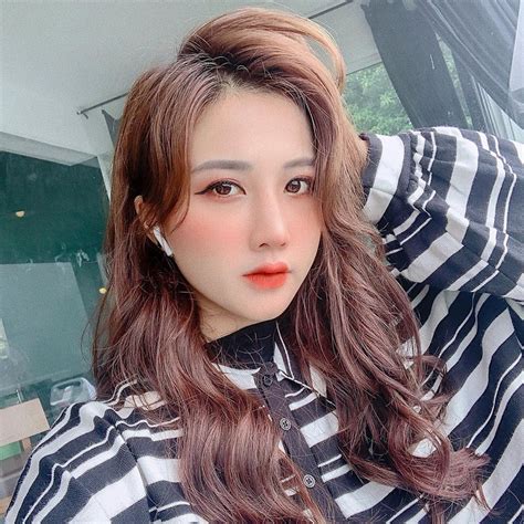 Hotgirl Tuy N Quang Thu H T M I Nh Nh N V I V Ngo I G I C M M Ng X H I Esports S Vi T Nam