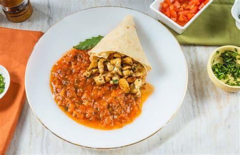 Pollo En Salsa De Tomate Delination