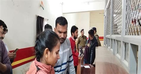 Bihar गोल्ड लोन कंपनी में दिनदहाड़े घुसे लुटेरे पिस्टल भिड़ाई और लूट