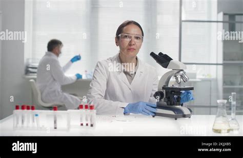 Biomedical Lab Stock Videos And Footage Hd And 4k Video Clips Alamy