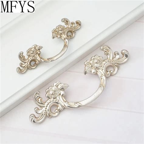 2 5 Drawer Pulls Dressers