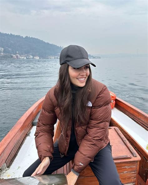 Hande Erçel On Instagram Hande Ercel Style Hande Ercel Winter