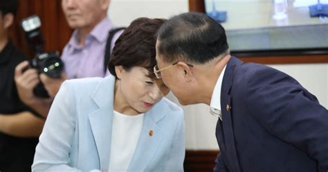김현미 국토부 장관 유임향후 행보는