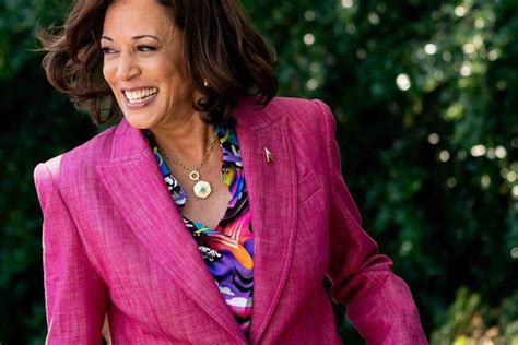 Biden çekildi gözler onun üstünde Kamala Harris kimdir Son Dakika