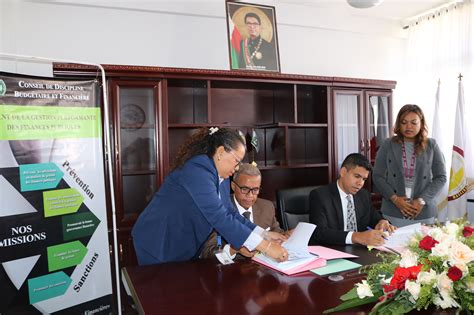 Nouveau Leadership Au Sein Du Cdbf Olaf Francis Prend Les Rênes De La Direction Générale