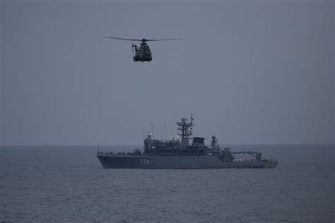 Кораб потъна в Черно море румънски военен хеликоптер издирва трима моряци ШУМ БГ