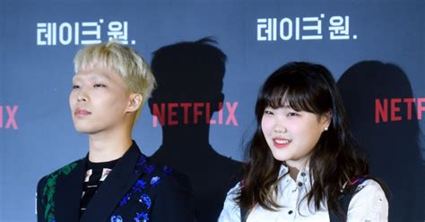 포토 악뮤 찬혁 수현 미소 가득