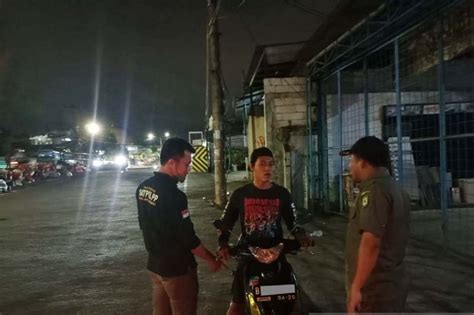 Warga Buang Sampah Sembarangan KTP Ditahan Disidang Bukan Gertak Sambal