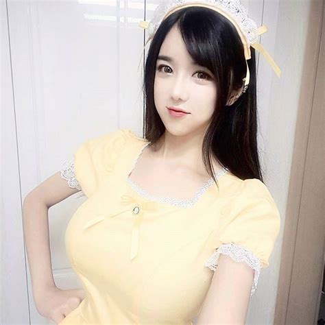 Nữ Streamer Lee Soo Bin Khoe Ngực Khủng Khiến Fan Chảy Máu Mũi