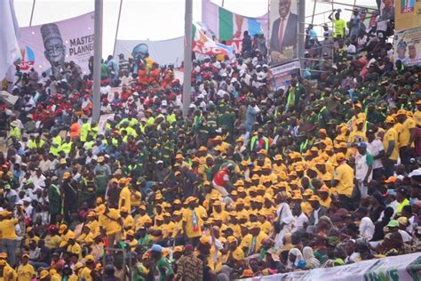 Photos APC Supporters Storm Lagos For Tinubu