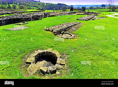 Vindolanda Roman Fort And Museum Northumberland Well And Living Area