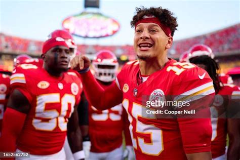 Pregame Huddle Photos And Premium High Res Pictures Getty Images