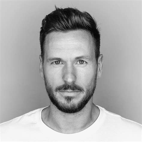 Dominik Medium