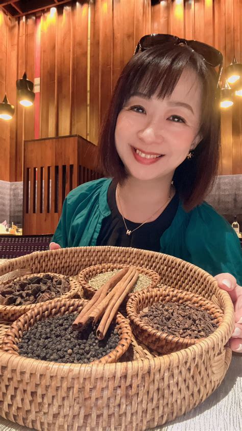 劉怡里 營養師 手機美肌軟體也救不了的「脖紋」有救了👏👏👏 Facebook