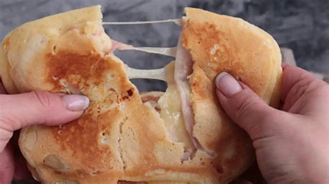 Pancakes fourrés au jambon et fromage une gourmandise salée à essayer