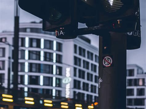 Traffic Light Showdown 1 4 Way LED Vs Single Way