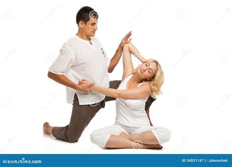 Femmina Che Riceve Massaggio Tailandese Tradizionale Immagine Stock