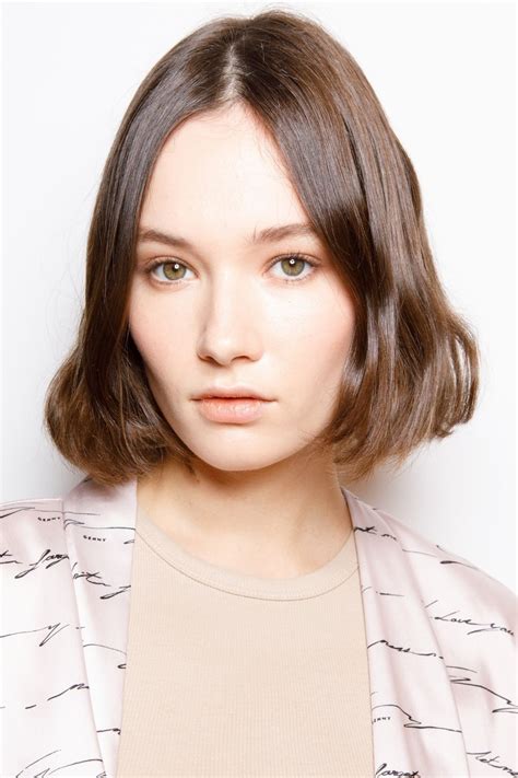 Shoulder Length Haircut 2022 With Bangs