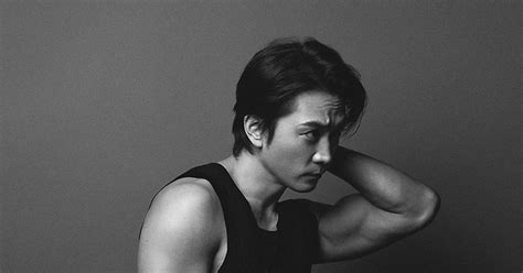 반백살 앞둔 송승헌 “욕심 내지 말고 비워내려” [화보]