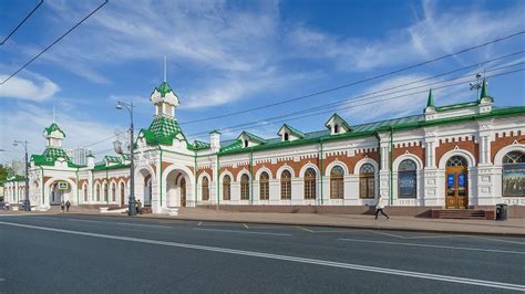 Площадь Двух Вокзалов в Перми. Железнодорожный вокзал Пермь I и ...
